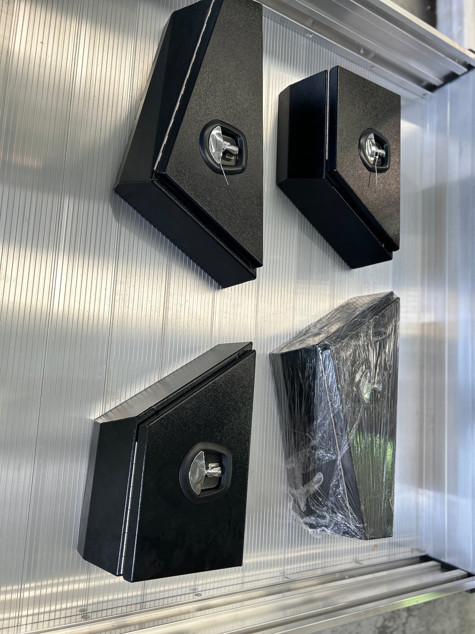 UTE UNDER TRAY LOCKABLE TOOL BOX SET SPACE CAB – Explorer Canopies